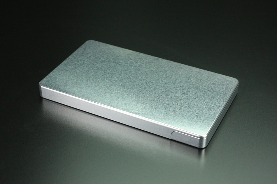 ジュラルミン削り出し名刺入れ 「ソリッド」 | GILDdesign